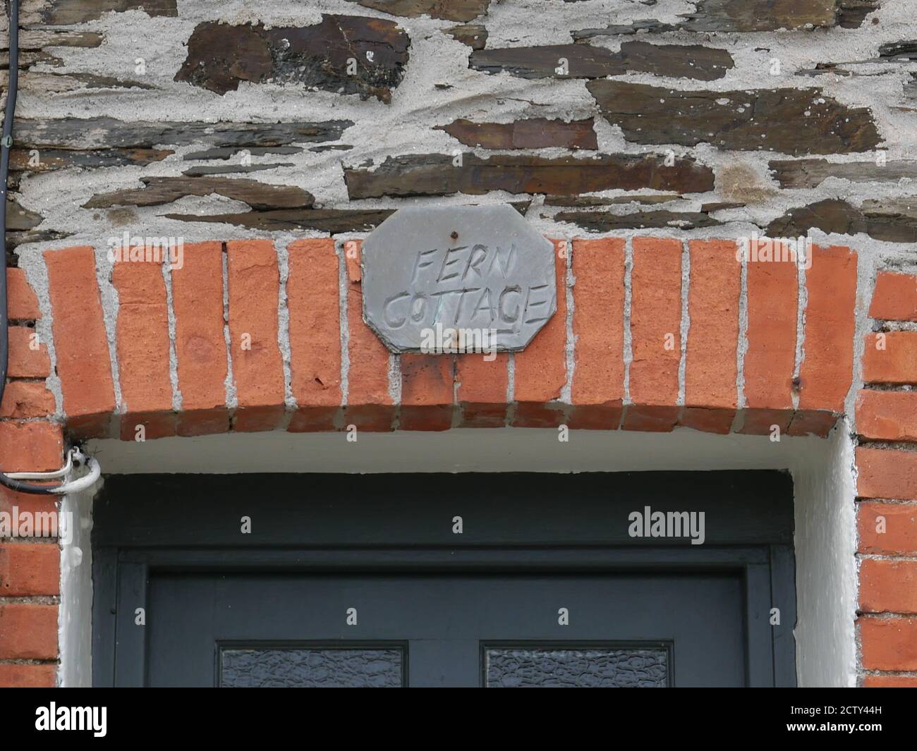 PORT ISAAC, CORNWALL FERN COTTAGE A picturesque detached stone cottage ...