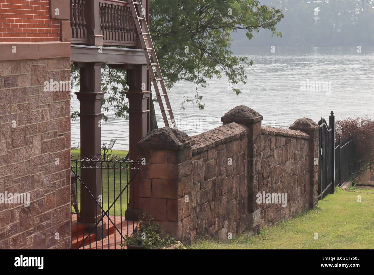 Front garden timber boundary fence hi-res stock photography and images ...