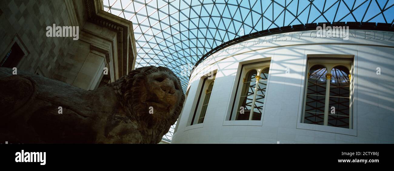 Low angle view of the ceiling of a museum, British Museum, Great Court ...