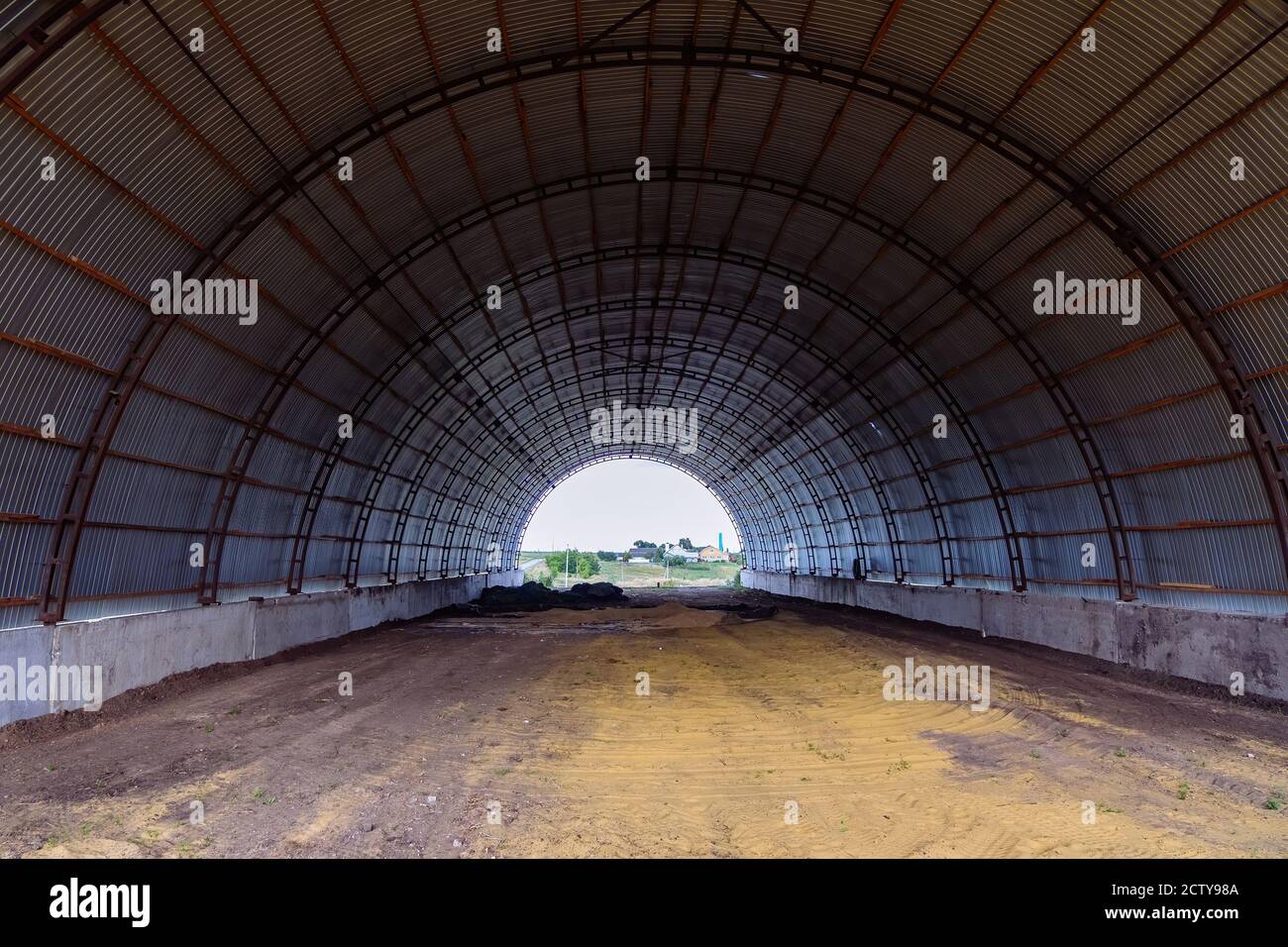 Empty airplane hangar interior hi-res stock photography and images - Alamy
