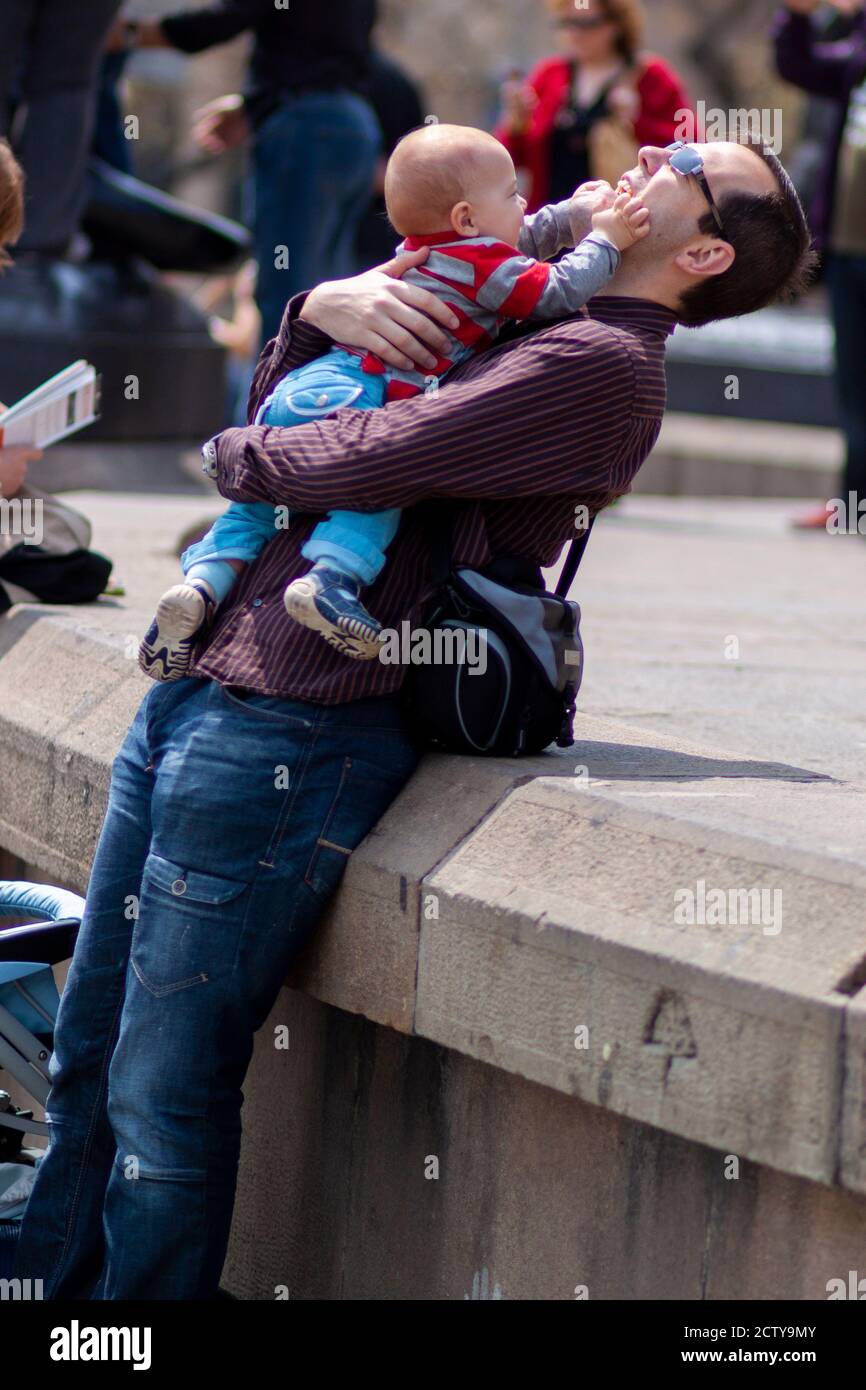 Hands grabbing face hi-res stock photography and images - Alamy