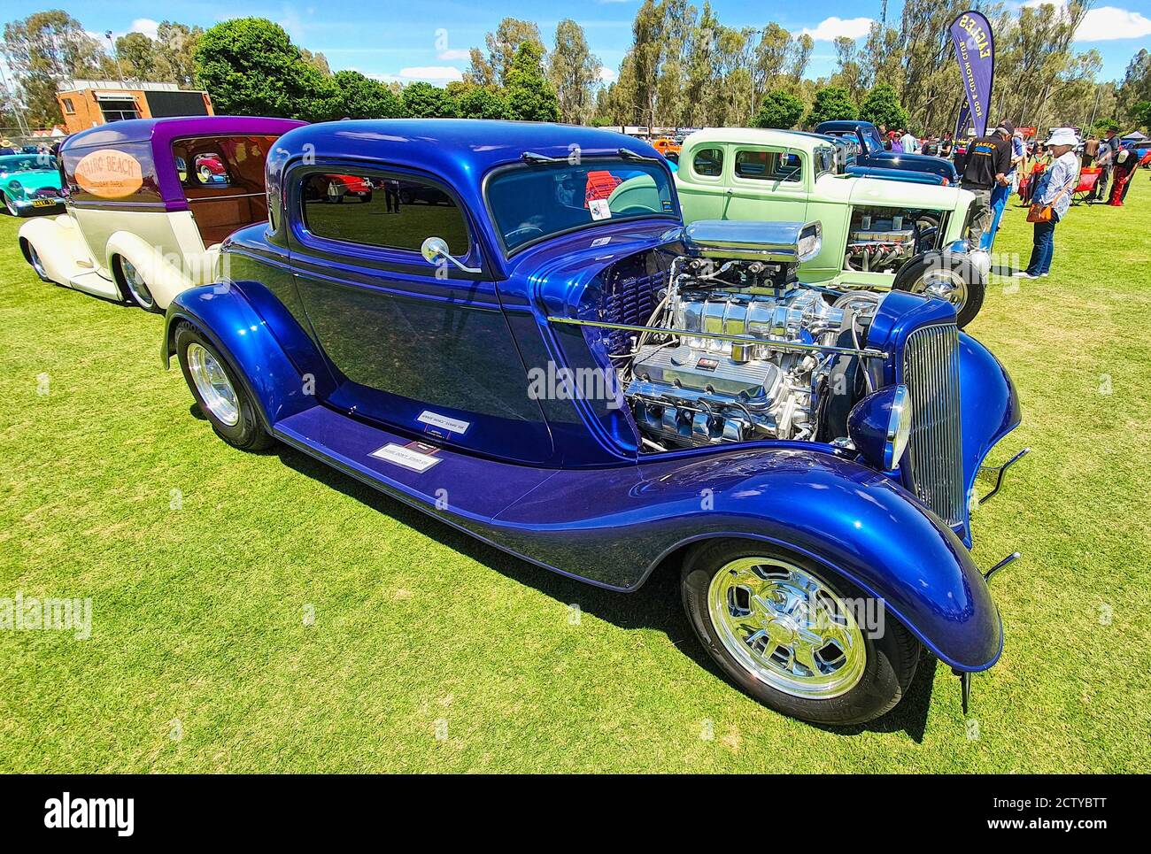Blue Hot Rod with exposed chrome engine at the Lake Mulwala Rod Run in ...