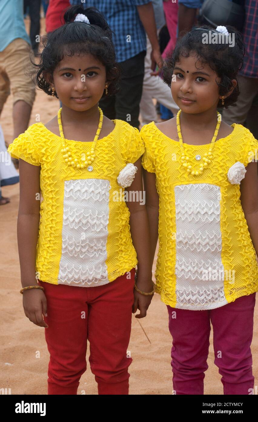 Identical twin kids hi-res stock photography and images - Alamy