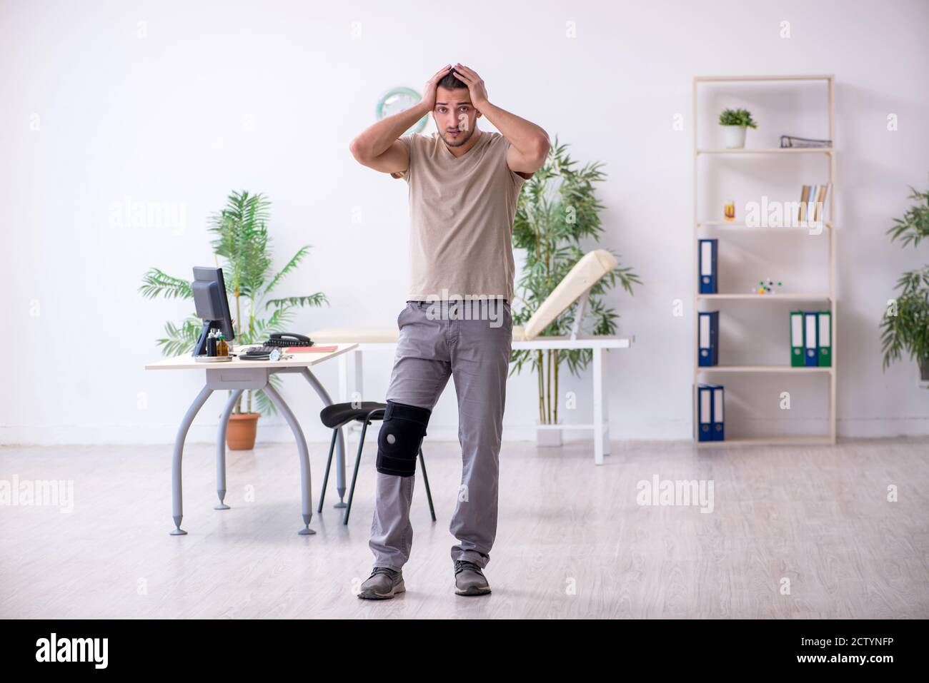 Scared man broken leg hi-res stock photography and images - Alamy