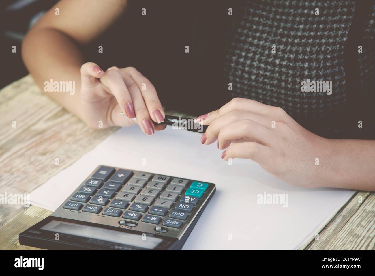 Woman hands working on the calculator Stock Photo - Alamy