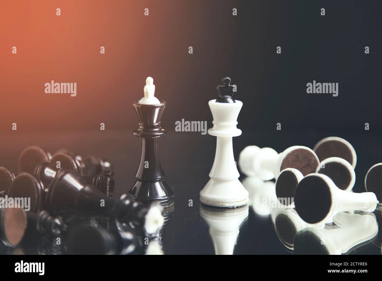 Photo white chess pawns hi-res stock photography and images - Alamy