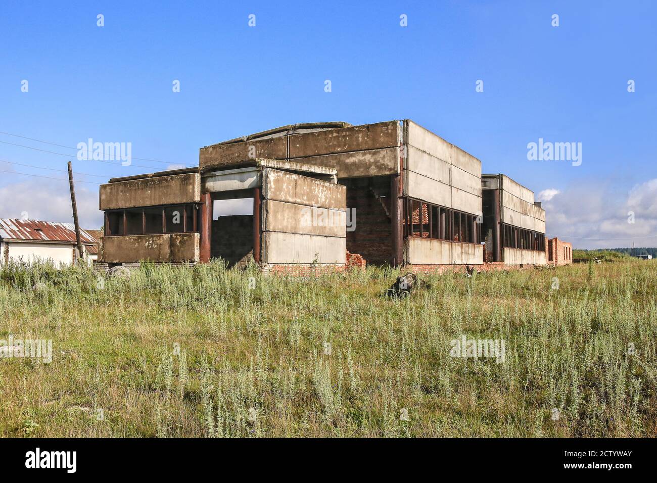 Concrete ruins hi-res stock photography and images - Alamy