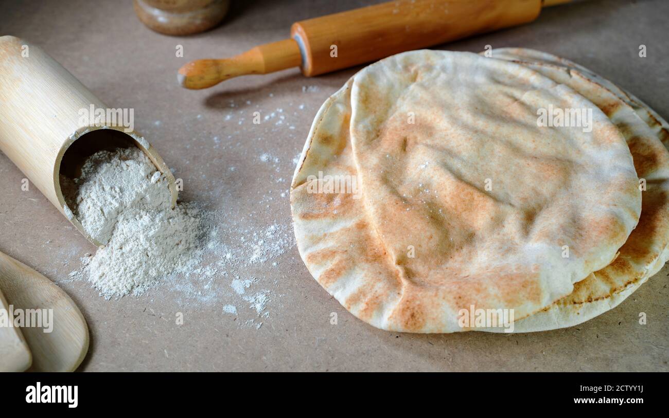 Arabic kuboos hi-res stock photography and images - Alamy