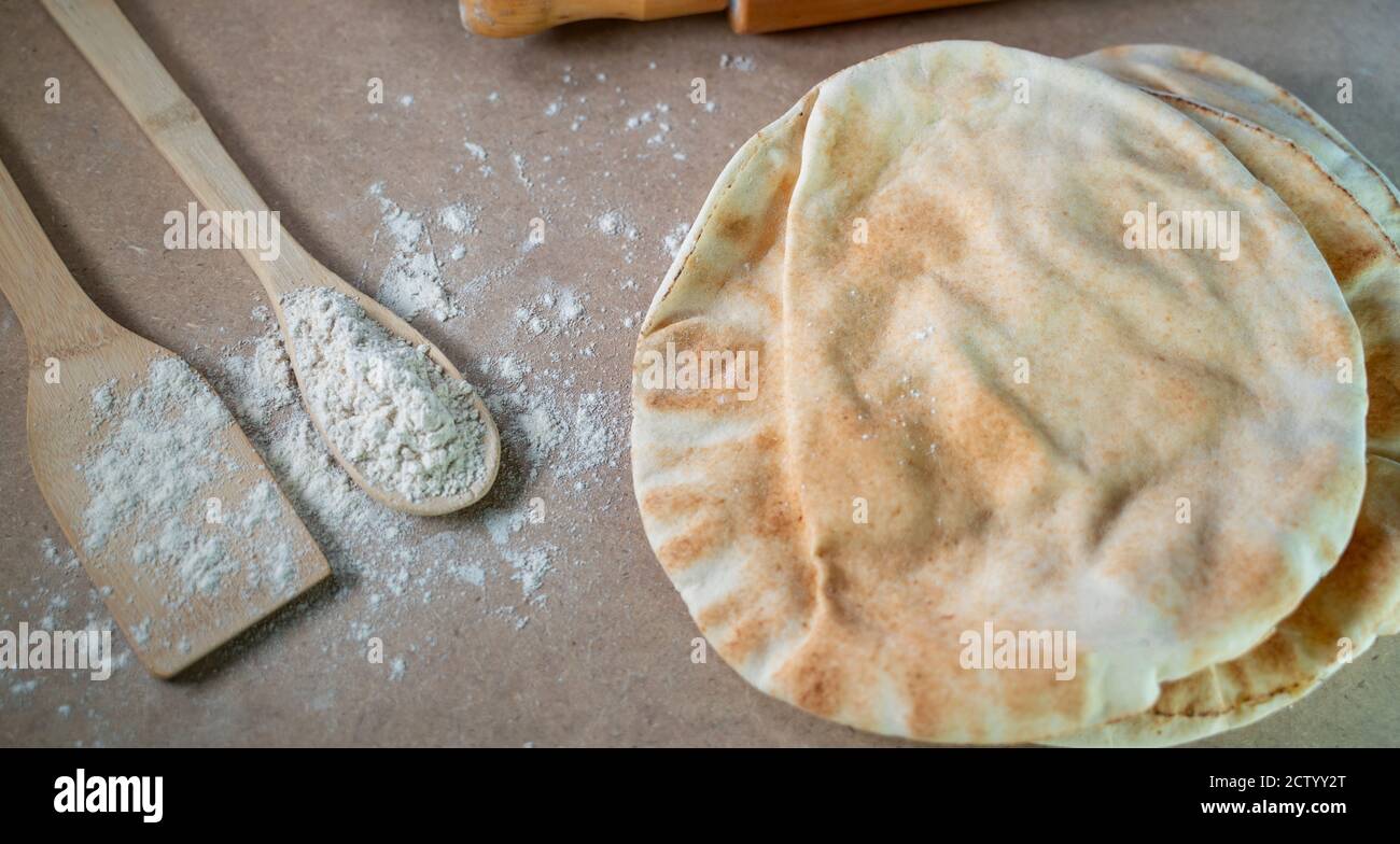 Arabic kuboos hi-res stock photography and images - Alamy