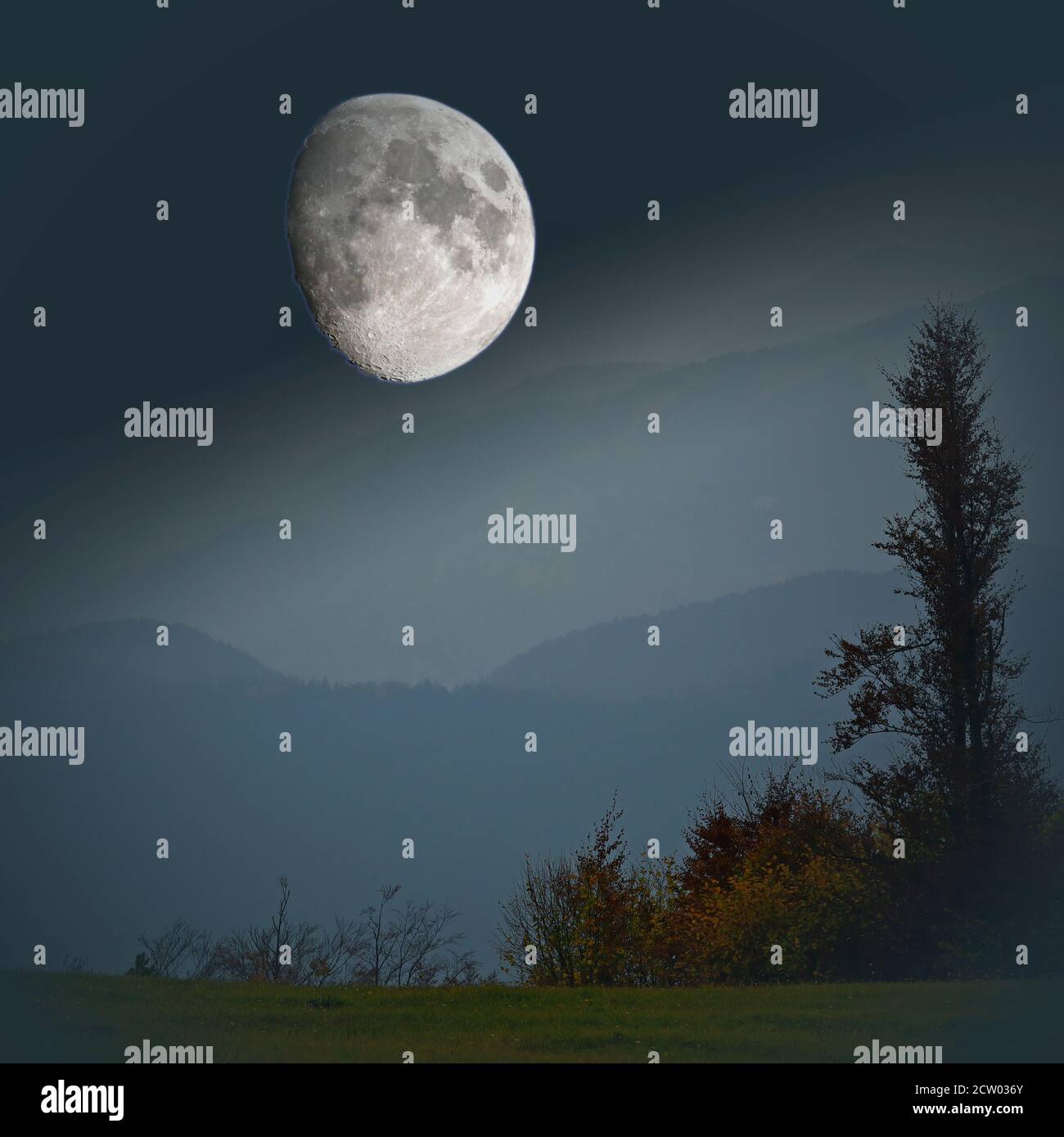 Moon and haze hi-res stock photography and images - Alamy