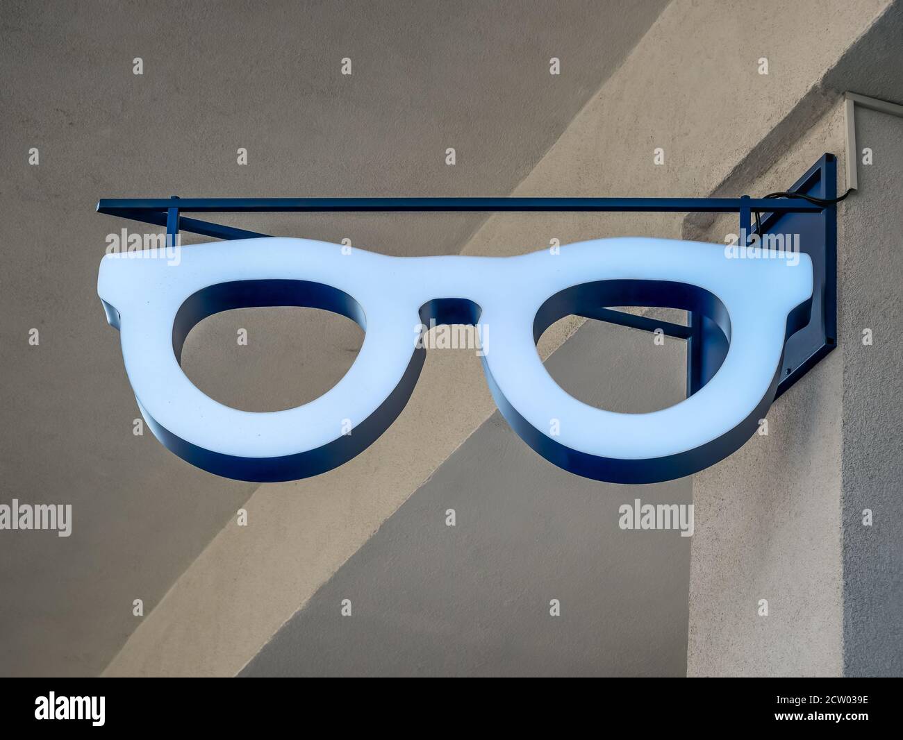 Sign in the shape of an eyeglasses frame on a wall Stock Photo - Alamy