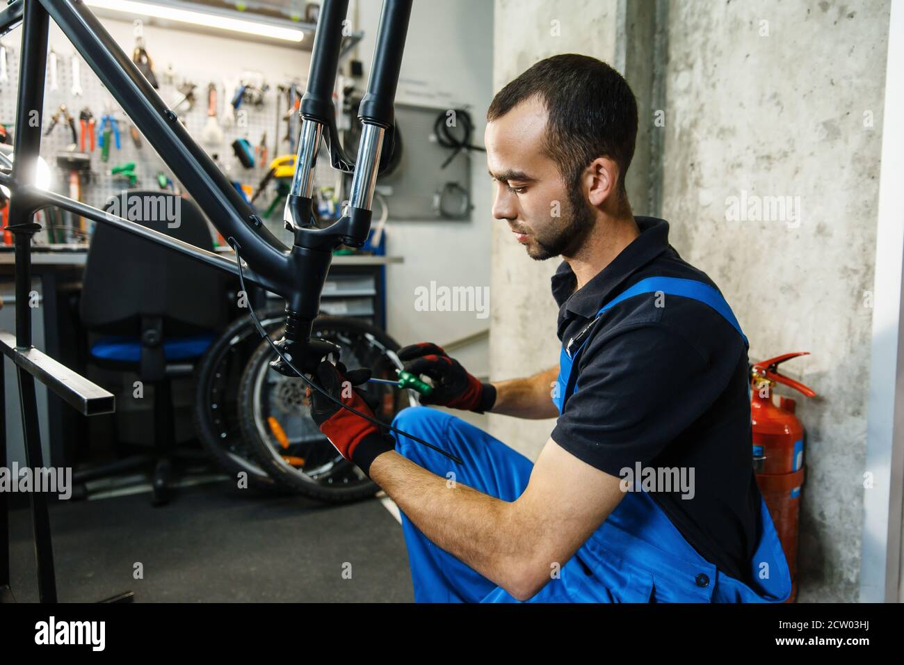 Fixing tyre bicycle hi-res stock photography and images - Alamy