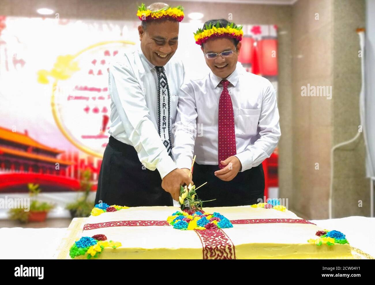 Sydney. 26th Sep, 2020. President of Kiribati Taneti Maamau (L) and ...