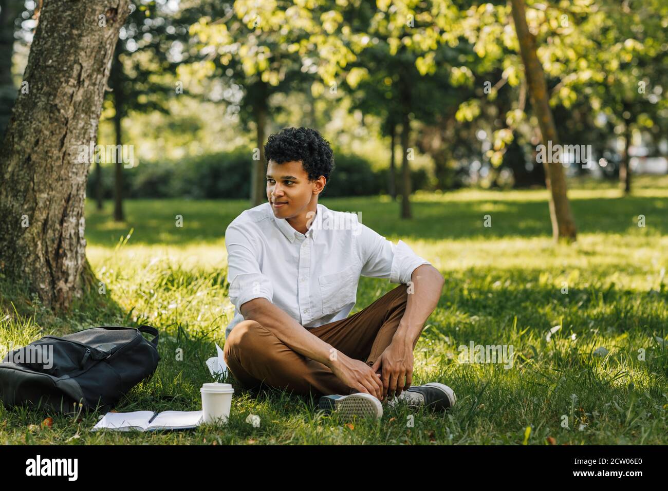 Man sitting at the park hi-res stock photography and images - Alamy