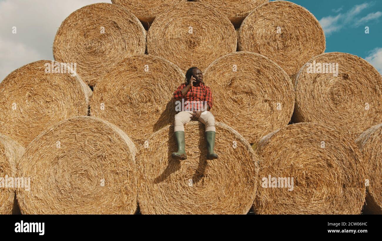 Farmer sitting on haystack hi-res stock photography and images - Alamy