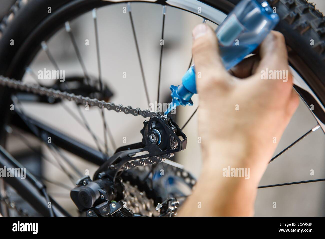 Oiling bicycle chain hi-res stock photography and images - Alamy
