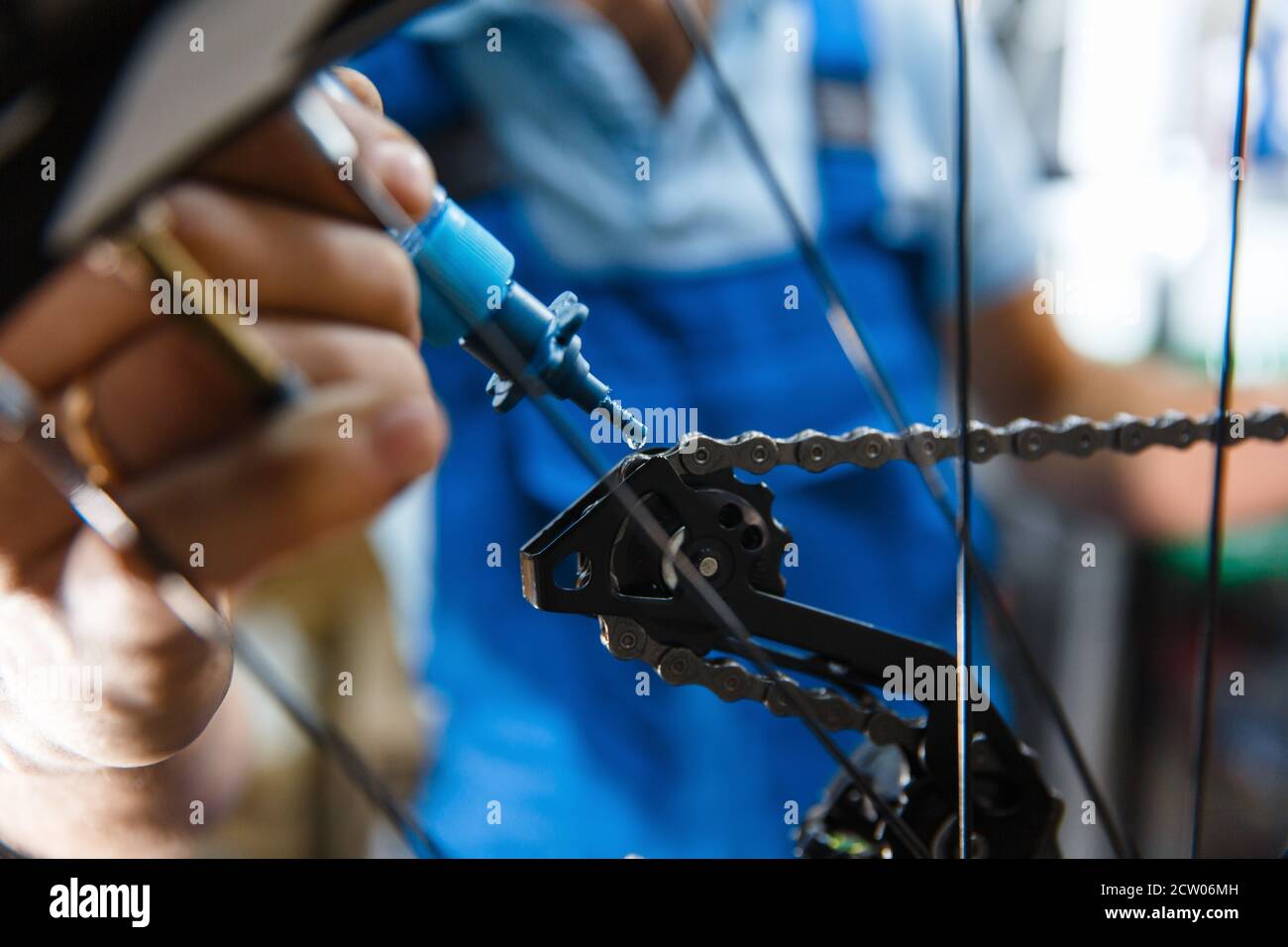 Bicycle assembly hi-res stock photography and images - Alamy