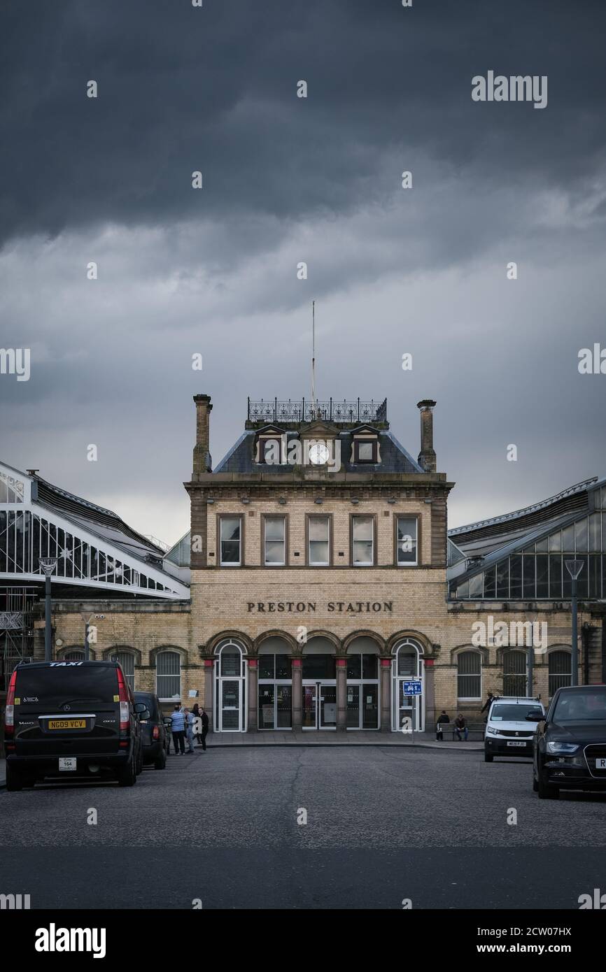 Preston rail station hi-res stock photography and images - Alamy