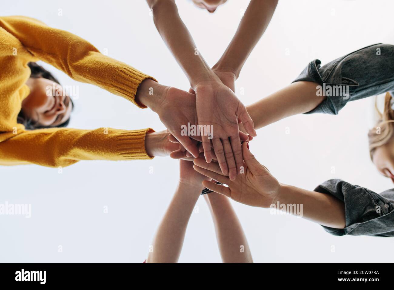 People huddle together in below hi-res stock photography and images - Alamy