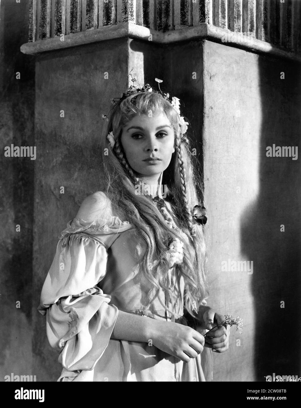 JEAN SIMMONS as Ophelia in the Mad Scene in HAMLET 1948 director ...