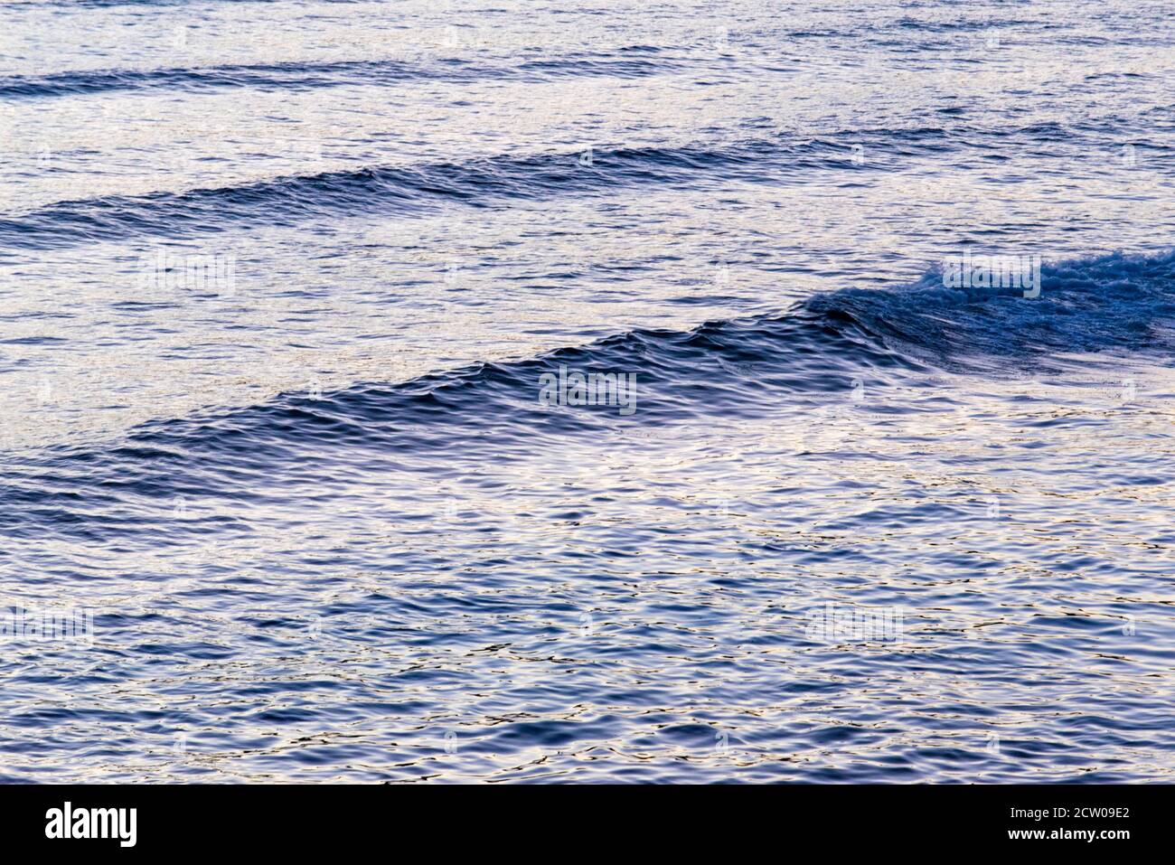 Parallel set of ocean waves hi-res stock photography and images - Alamy