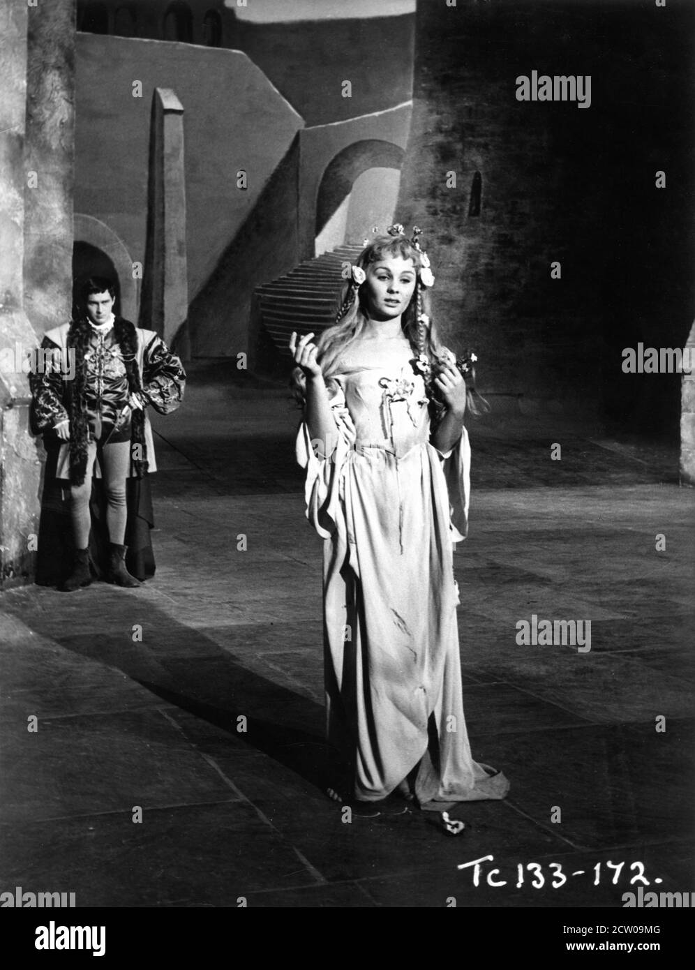 TERENCE MORGAN and JEAN SIMMONS in the Mad Scene in HAMLET 1948 ...