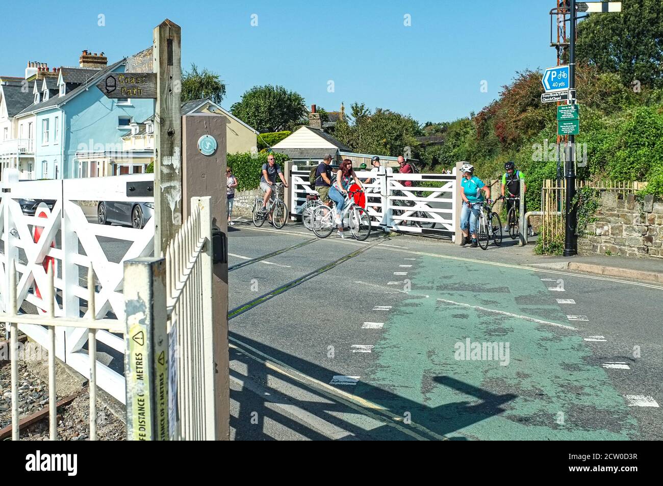 Old level crossing gates hi-res stock photography and images - Alamy