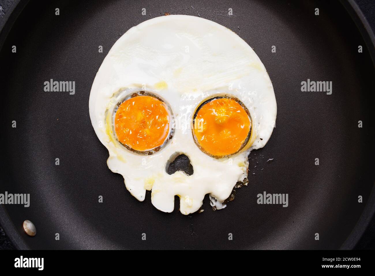 Fried eggs in the shape of a skull. Halloween breakfast Stock Photo - Alamy
