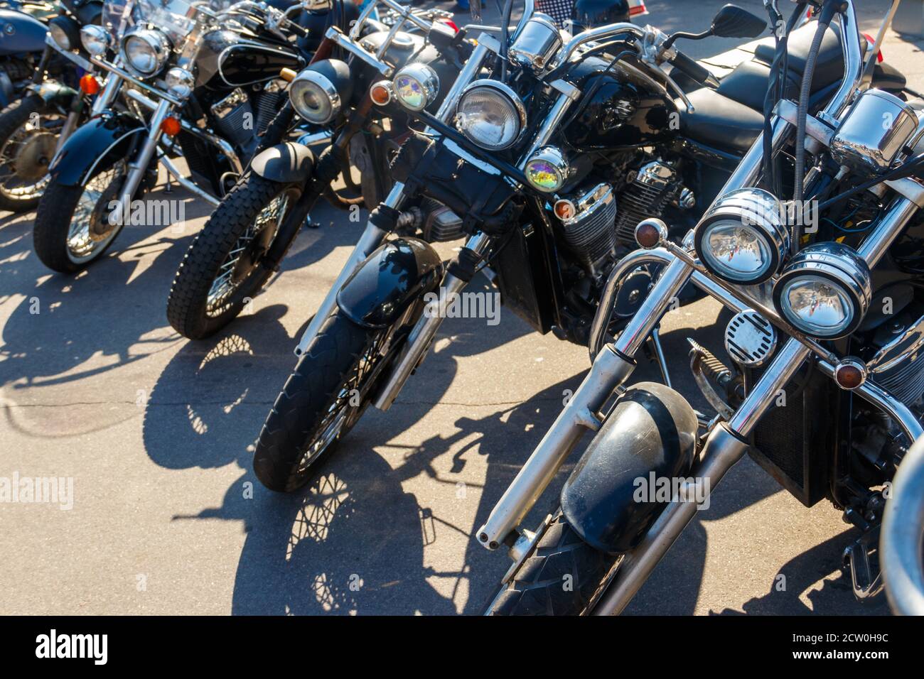 Row of motorcycles hi-res stock photography and images - Alamy