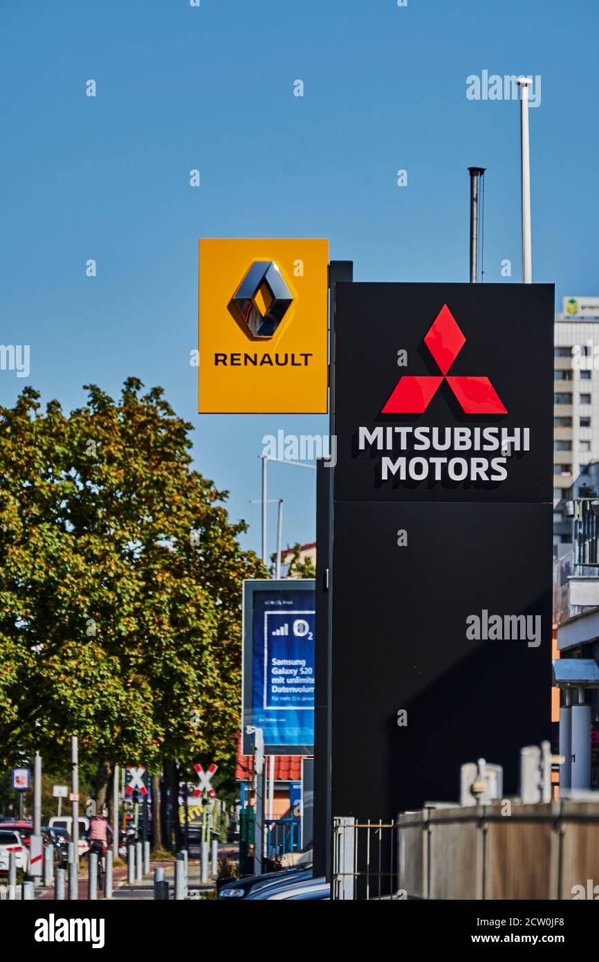 Renault sign in berlin hi-res stock photography and images - Alamy