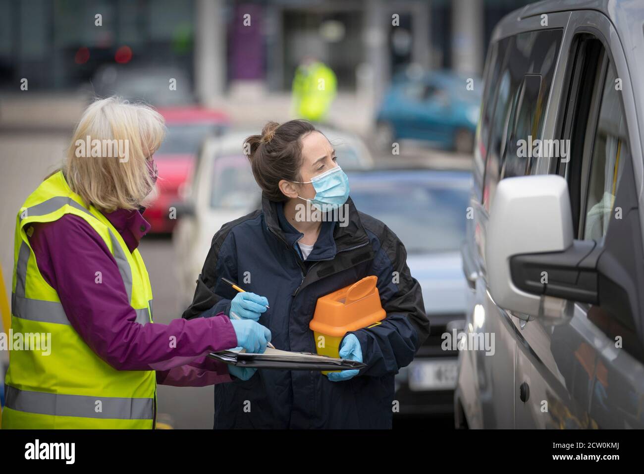 Vehicle drive thru hi-res stock photography and images - Alamy