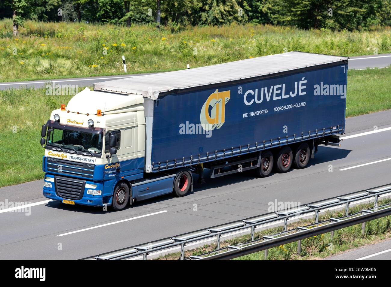 Daf semi truck hi-res stock photography and images - Alamy
