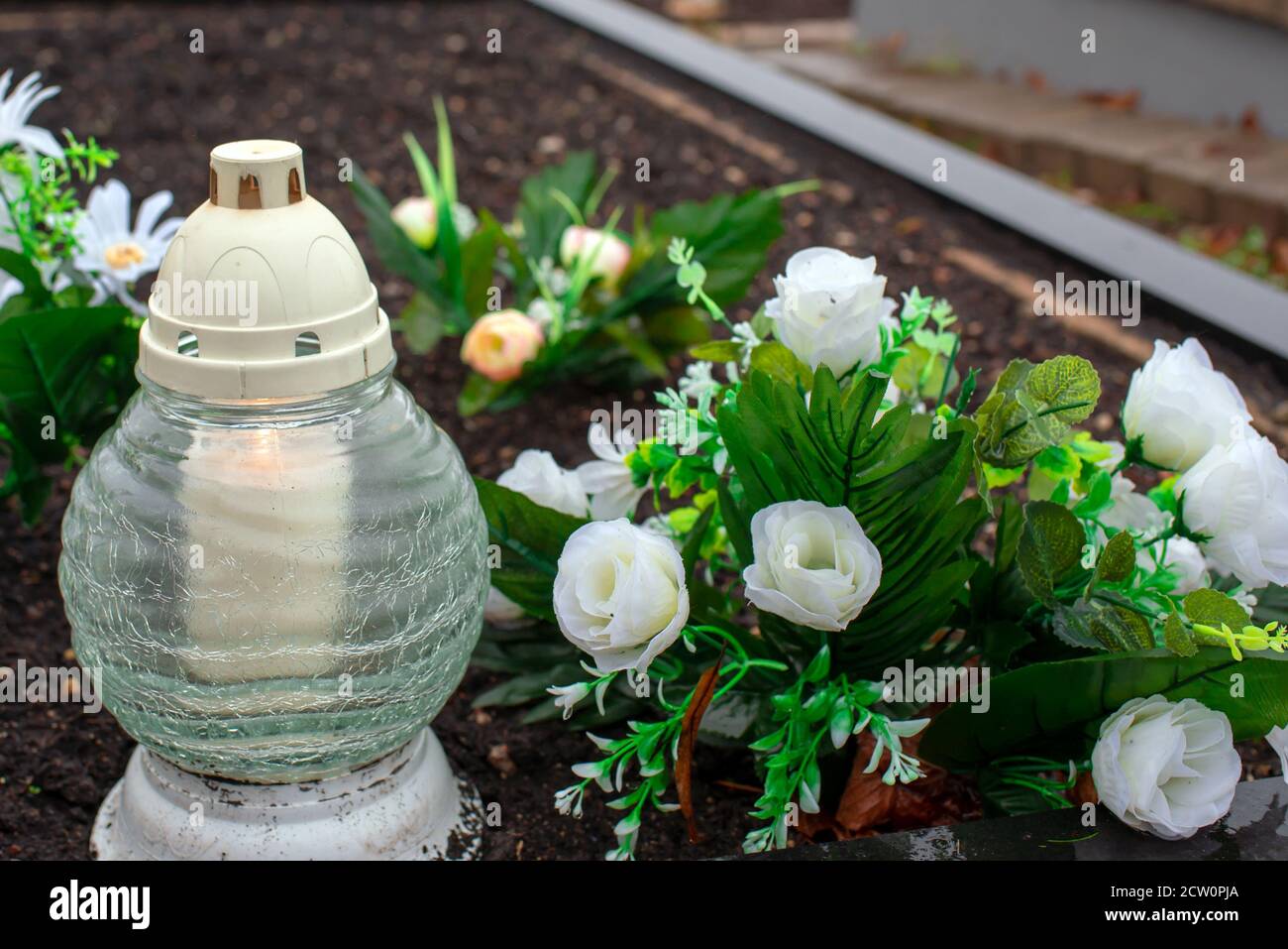 Headstone roses hi-res stock photography and images - Alamy