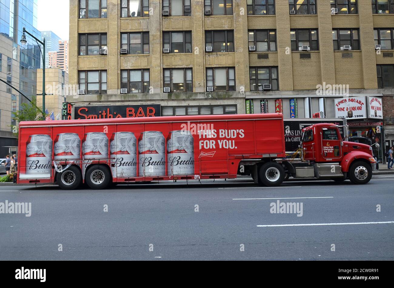 Big red truck hi-res stock photography and images - Alamy