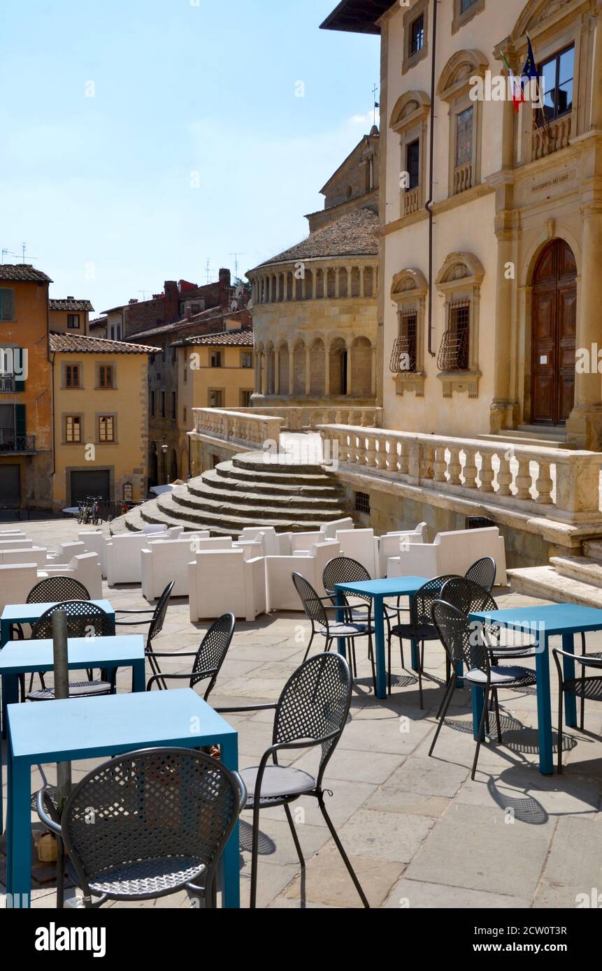 Empty tables italy hi-res stock photography and images - Alamy