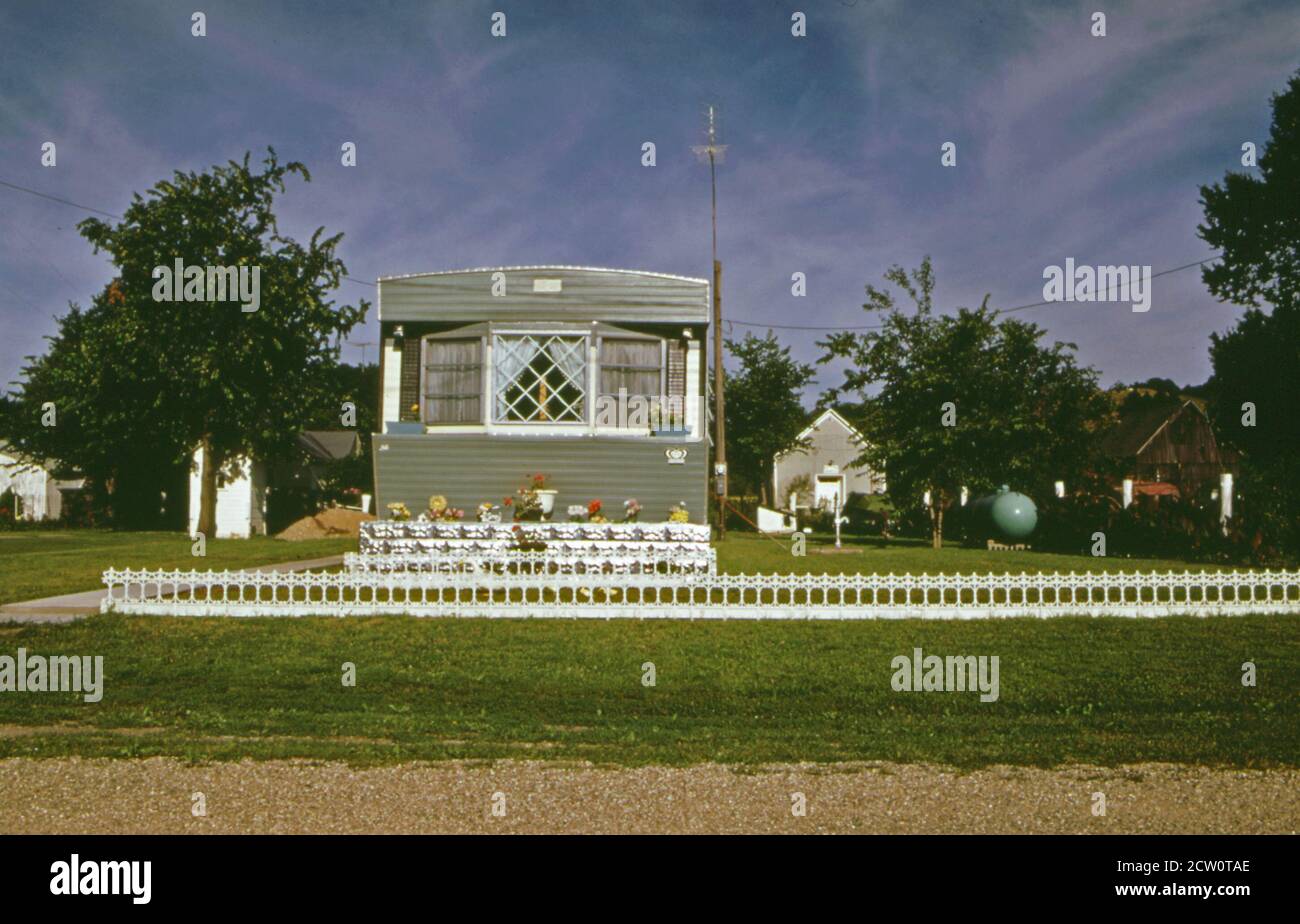 Illinois trailer home 1970s hi-res stock photography and images - Alamy