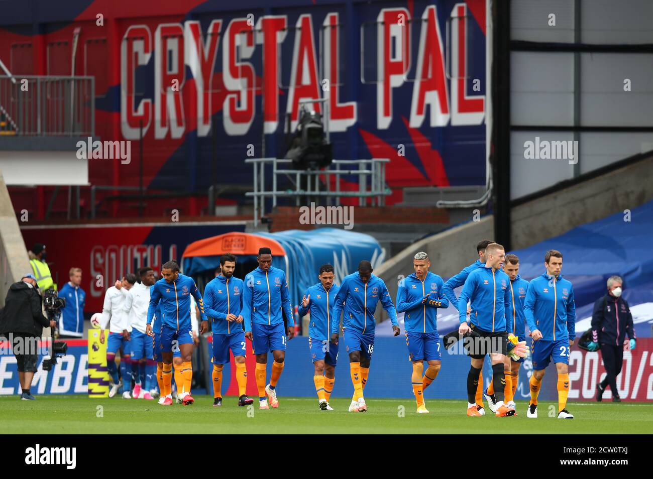 Everton players walk out on to the pitch before the Premier League ...
