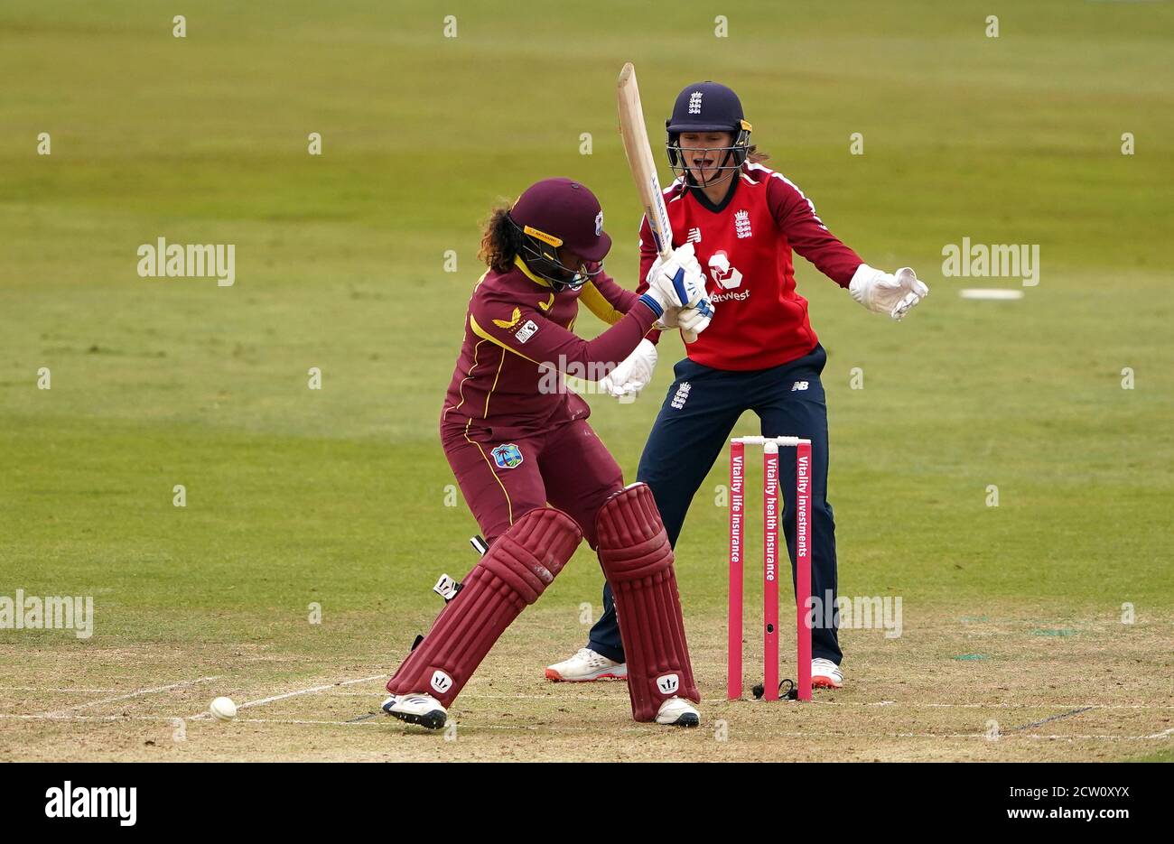 England wicketkeeper amy jones celebrates hi-res stock photography and ...