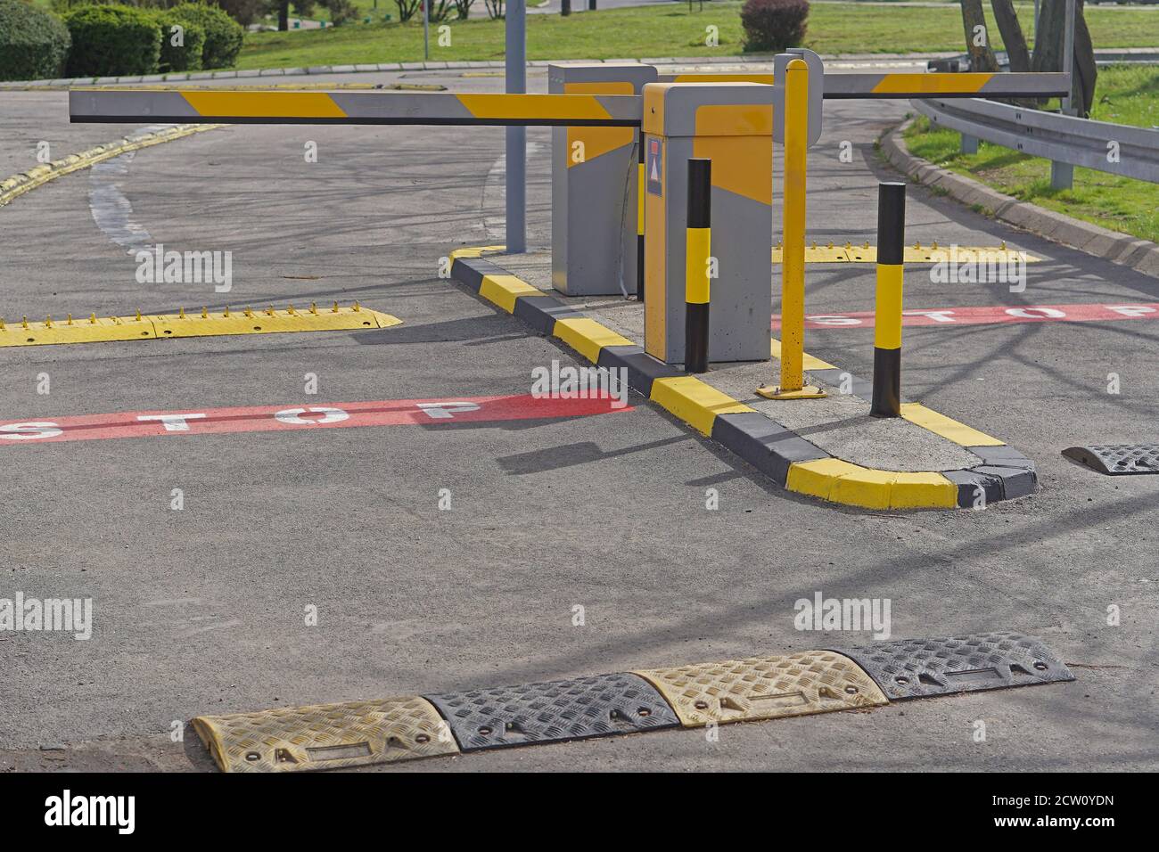 Parking barrier control ramp boom down Stock Photo - Alamy