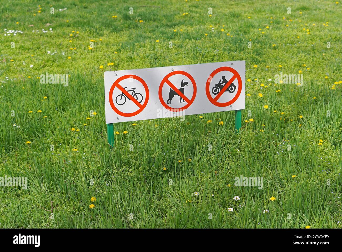 Signs board hi-res stock photography and images - Alamy