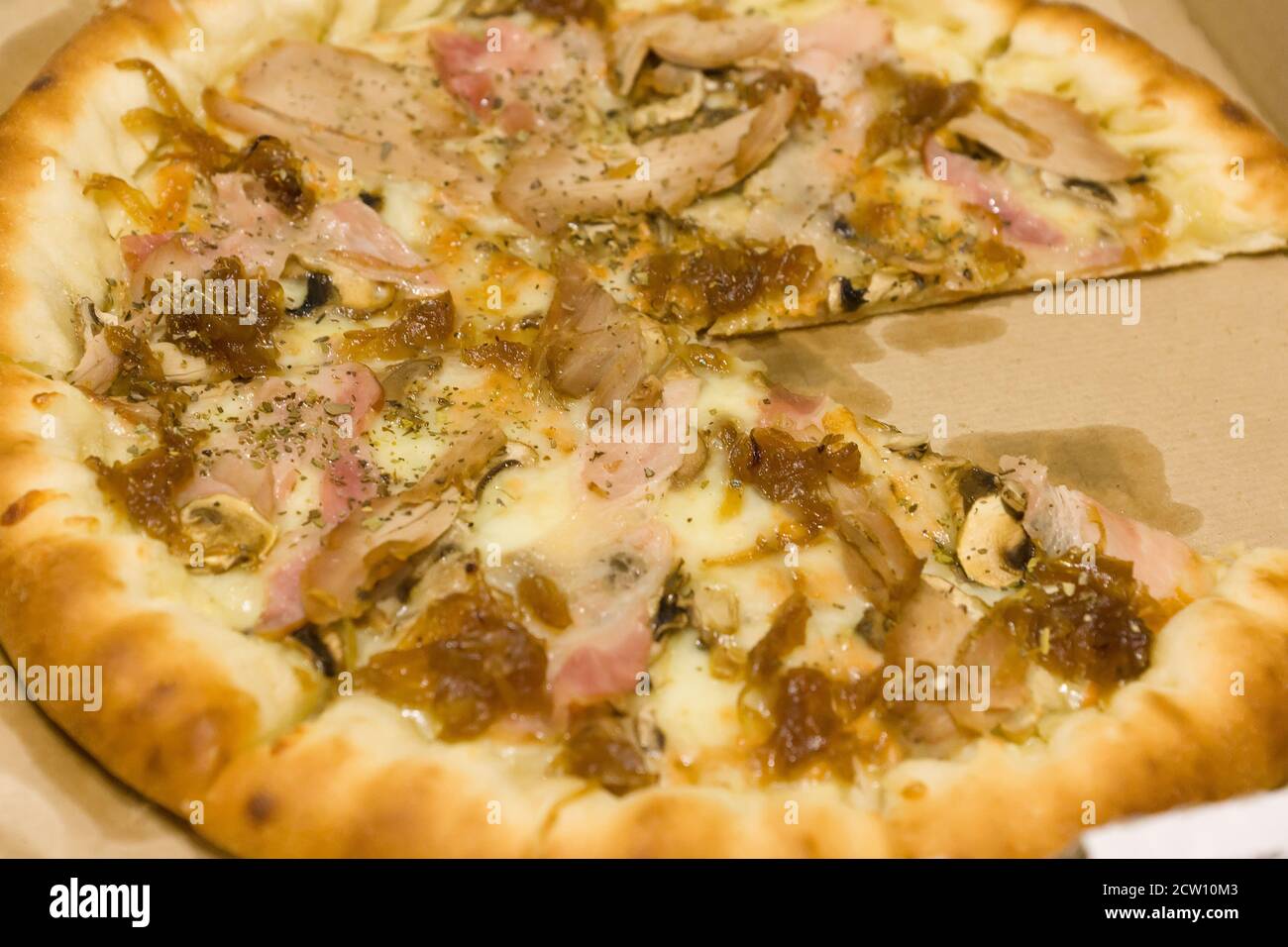 big pizza with mushrooms in a cardboard box Stock Photo - Alamy