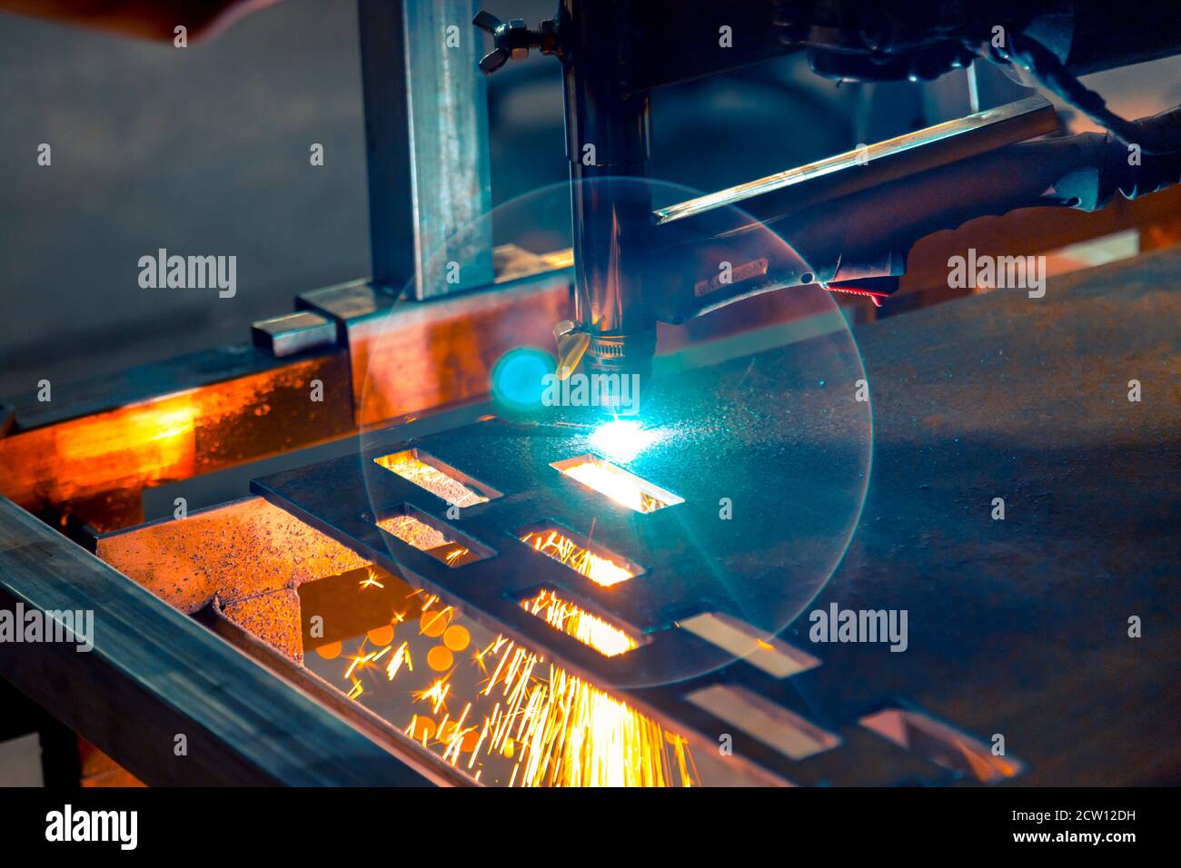 Plasma cutting of steel on a rack Stock Photo - Alamy