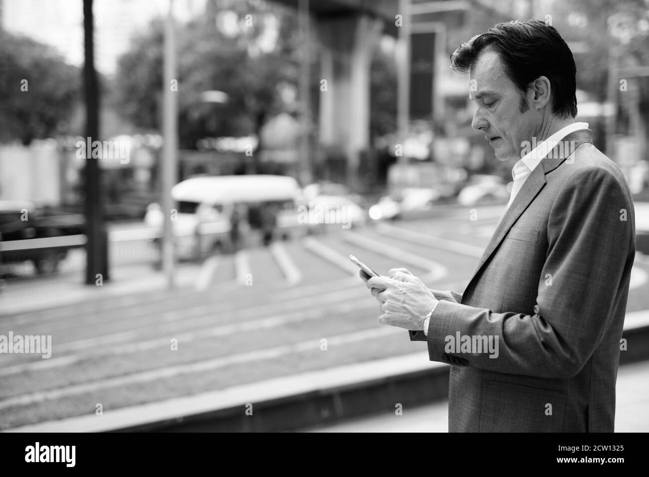 Mature handsome businessman exploring around the city Stock Photo - Alamy