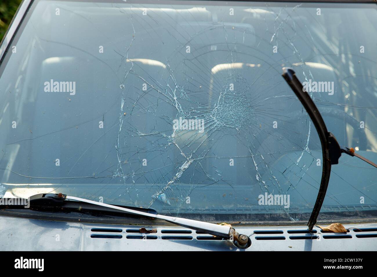 car with broken windshield close-up. road accident Stock Photo - Alamy