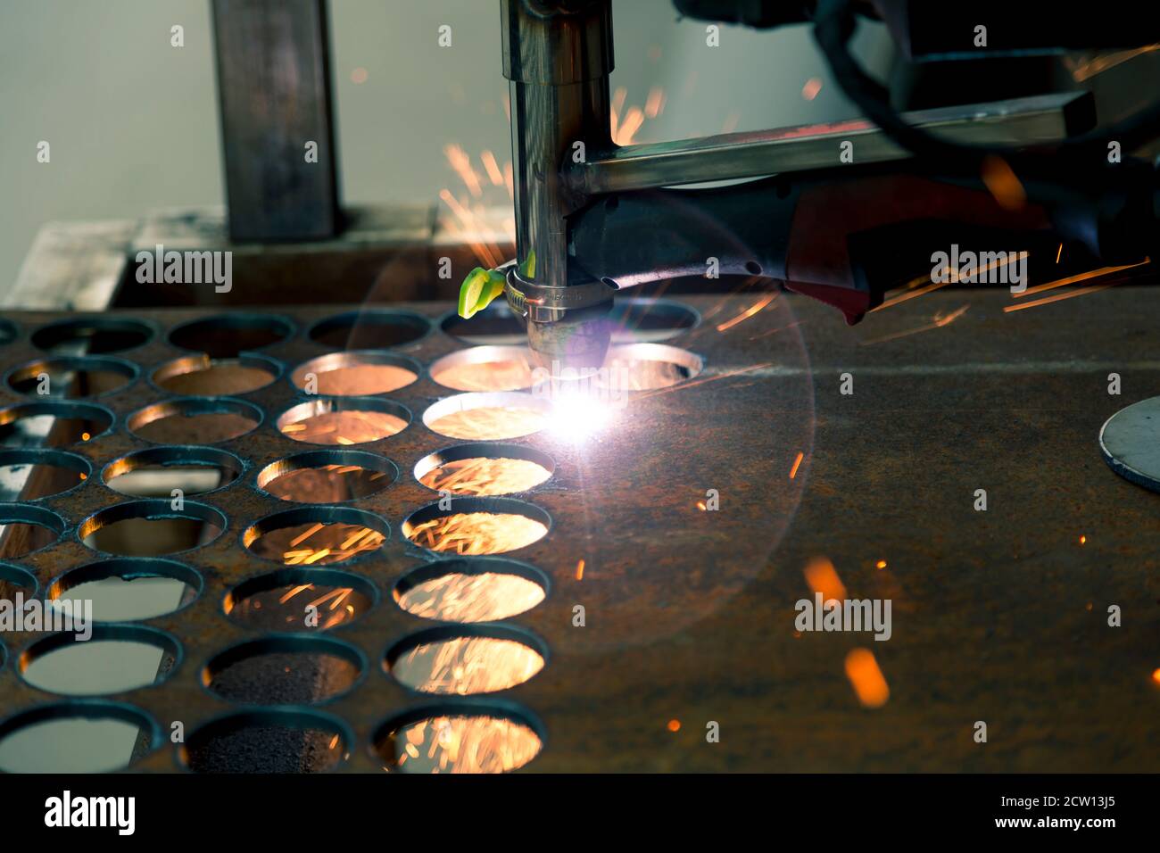 Plasma cutting of steel on a rack Stock Photo - Alamy