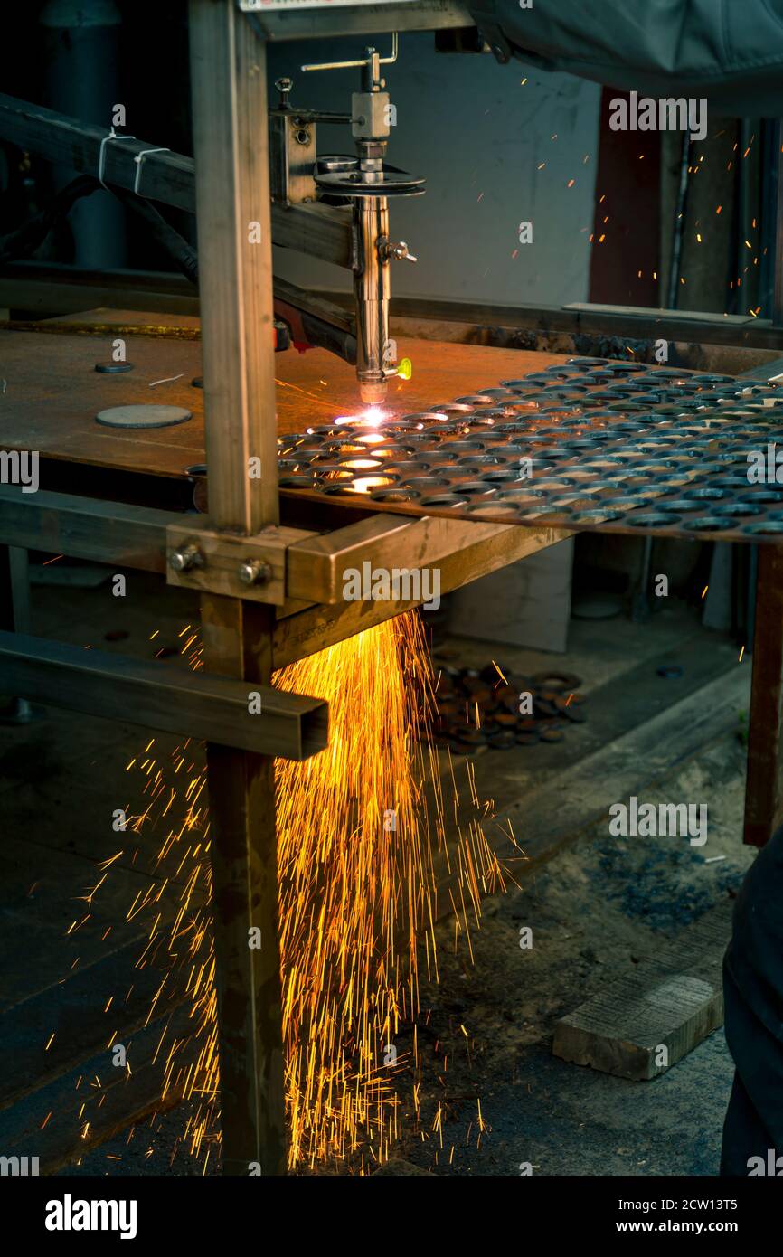 Plasma cutting of steel on a rack Stock Photo - Alamy
