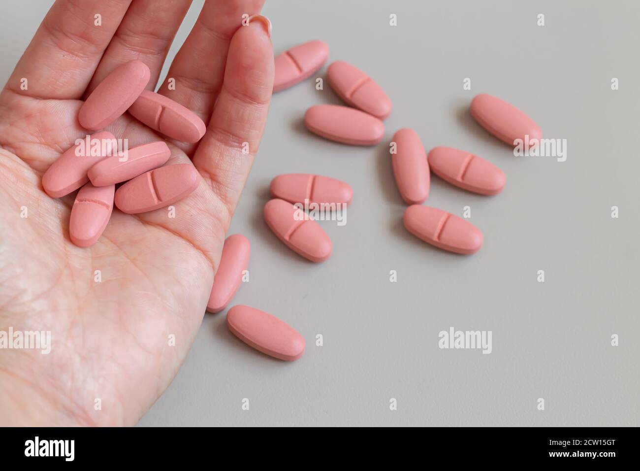 Paracetamol hand hi-res stock photography and images - Alamy