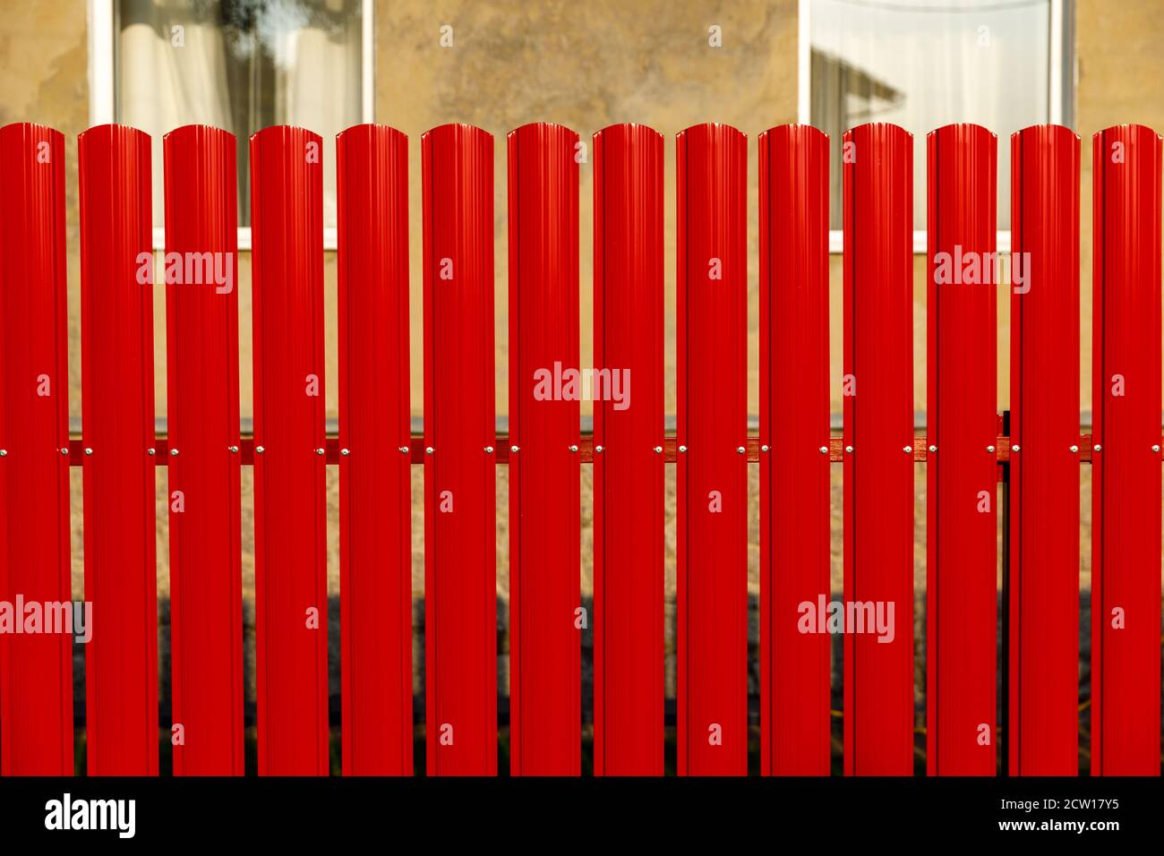 Metal fence and hedge hi-res stock photography and images - Alamy