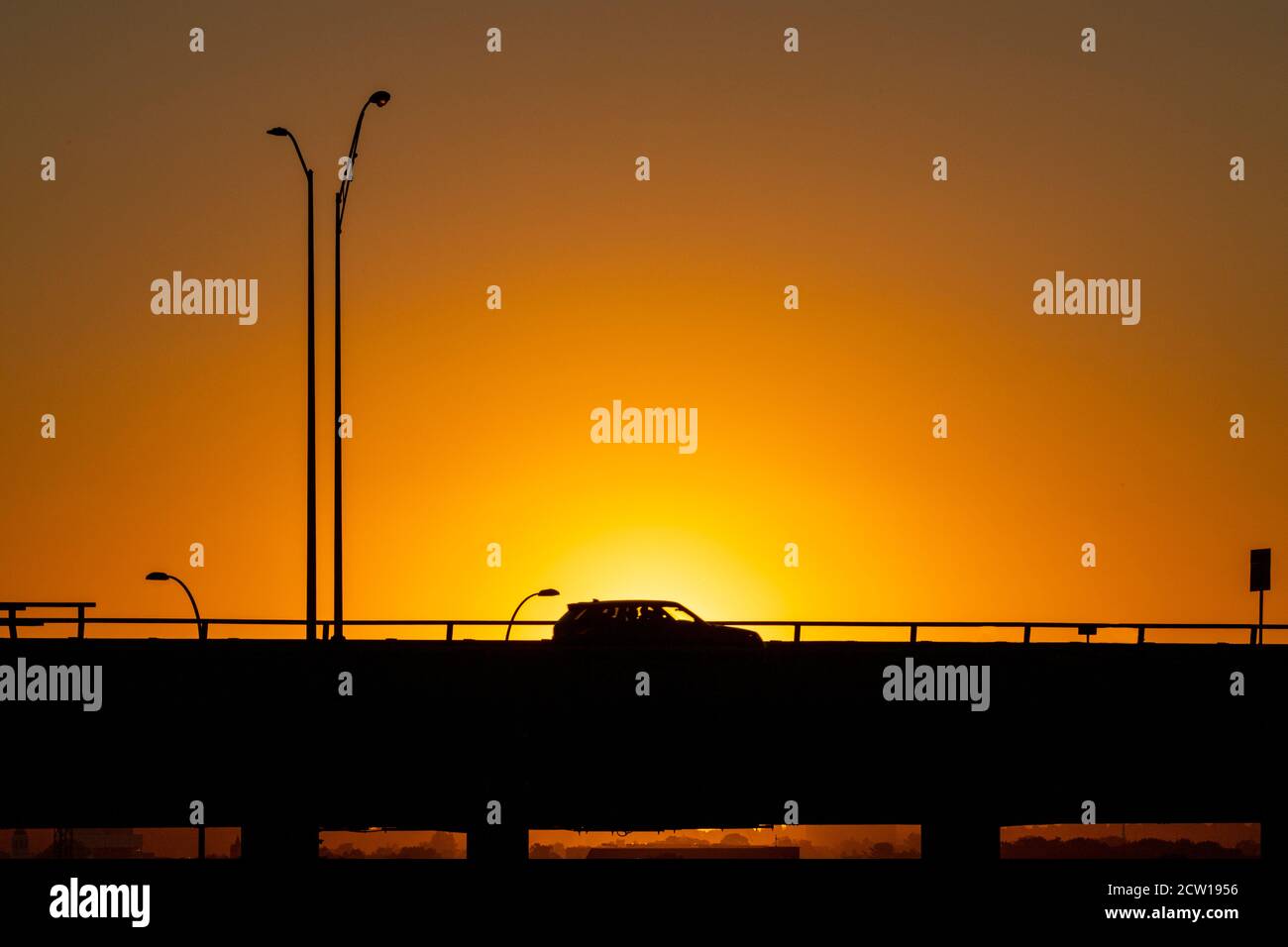 Car silhouette sun hi-res stock photography and images - Alamy