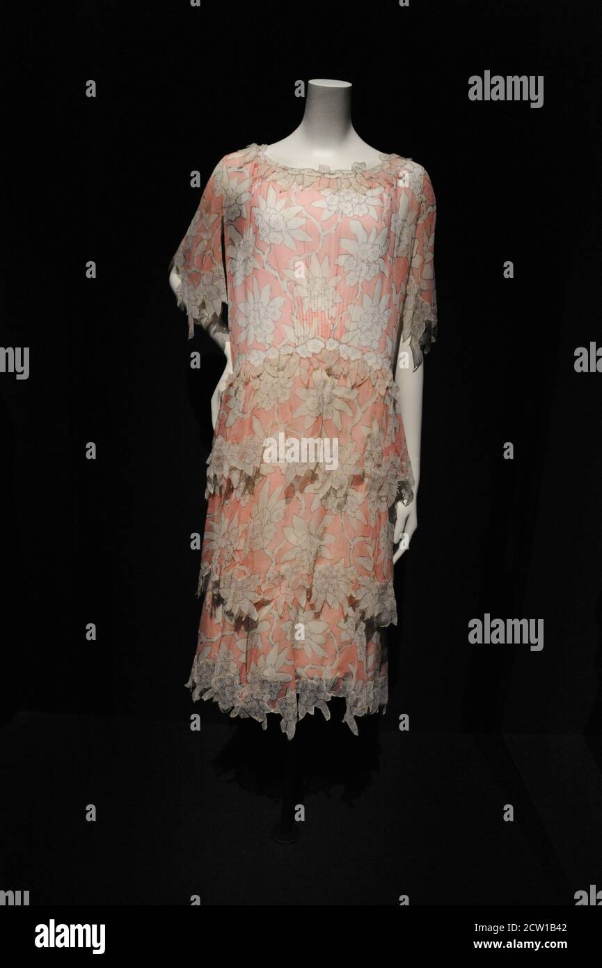 Coco chanel 1930s hi-res stock photography and images - Alamy